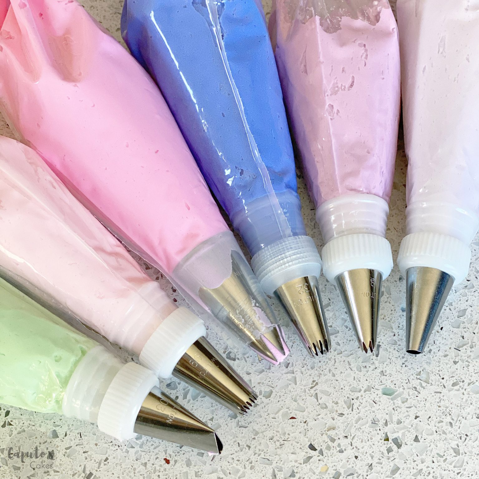 How To: Decorate with multiple piping tips - Caputo's Cakes